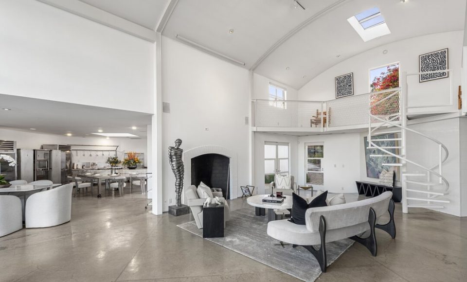 HOLLYWOOD HILLS BY CELEBRITY ARCHITECT BRIAN MURPHY — Modern Living LA