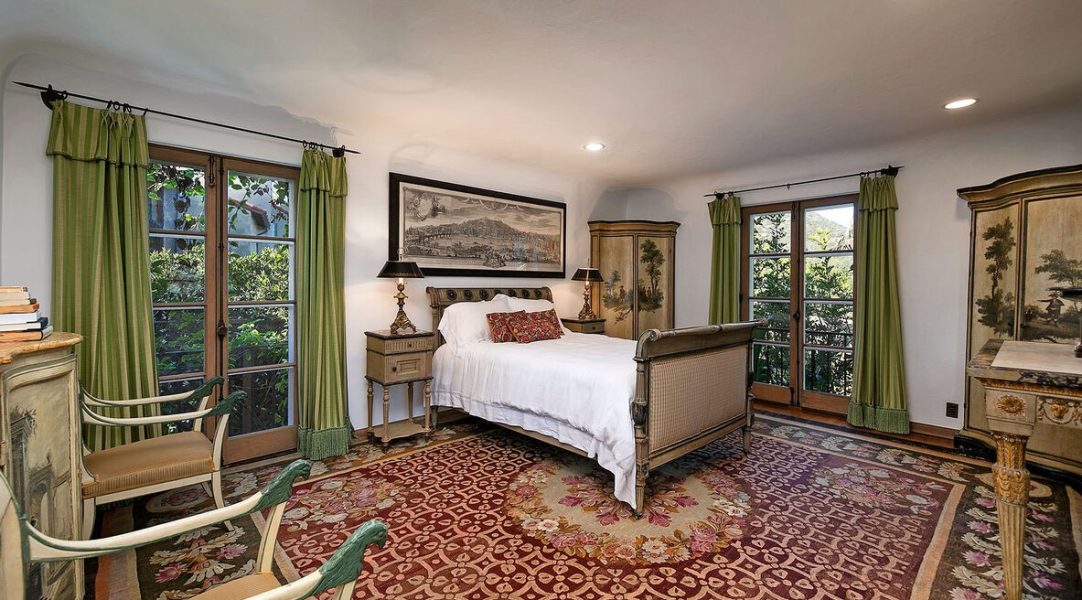 HOLLYWOOD HILLS CASTILLO DEL LAGO — Modern Living LA