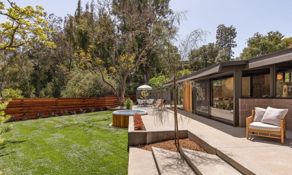 CRESTWOOD HILLS THE HART RESIDENCE - A. QUINCY JONES AND WHITNEY R ...