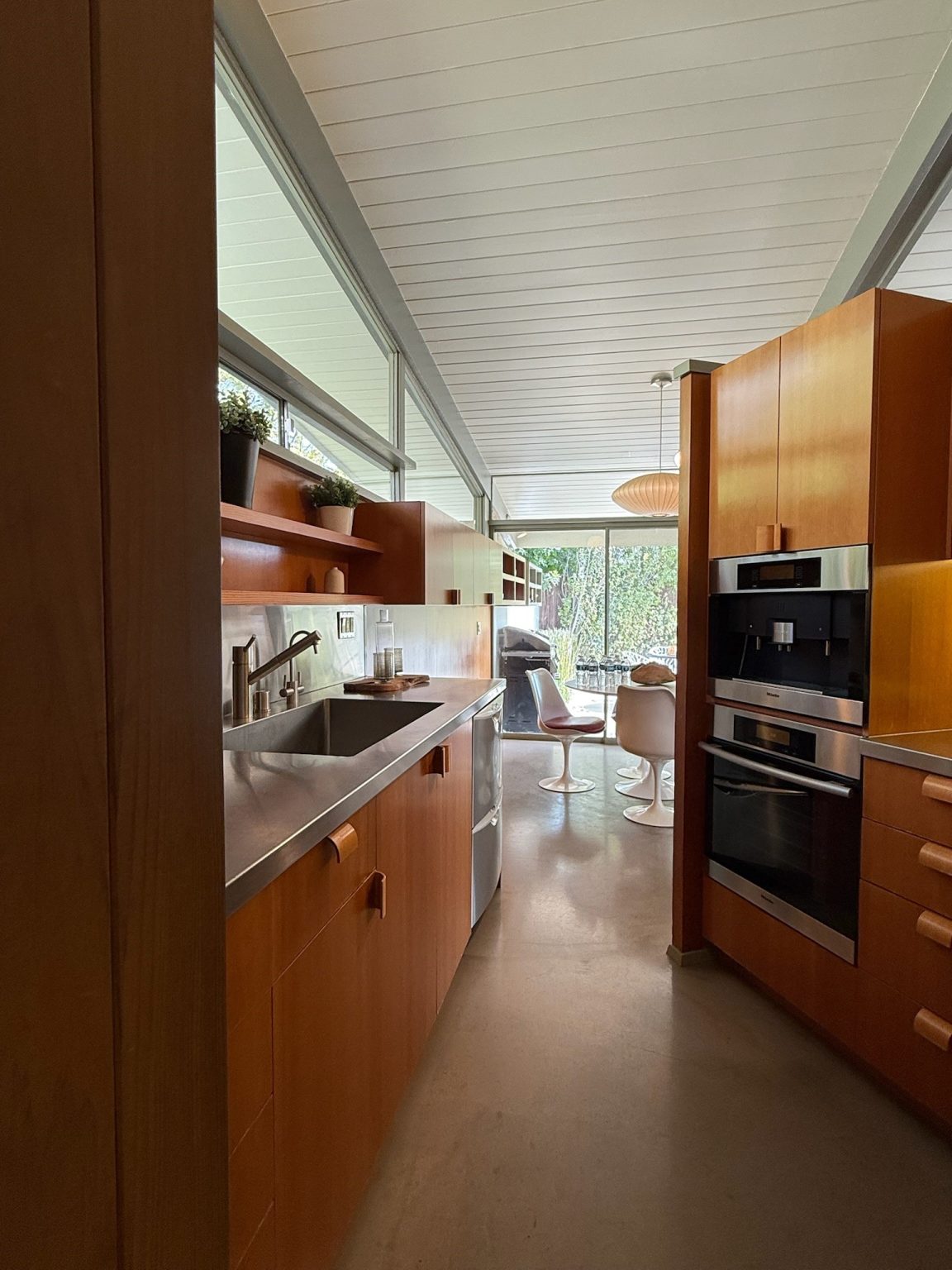 BRENTWOOD THE VOLK HOUSE A. QUINCY JONES & WHITNEY R. SMITH — Modern ...